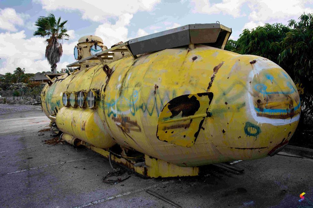 Define Submarine, Submarine Meaning, Submarine Examples, Submarine ...