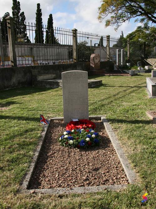 Define Grave, Grave Meaning, Grave Examples, Grave Synonyms, Grave ...