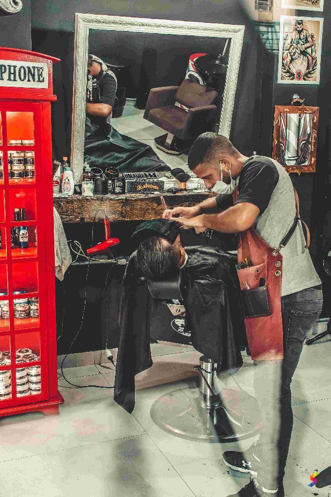 Define Hairdresser Hairdresser Meaning Hairdresser Examples define-hairdresser-hairdresser-meaning-hairdresser-examples