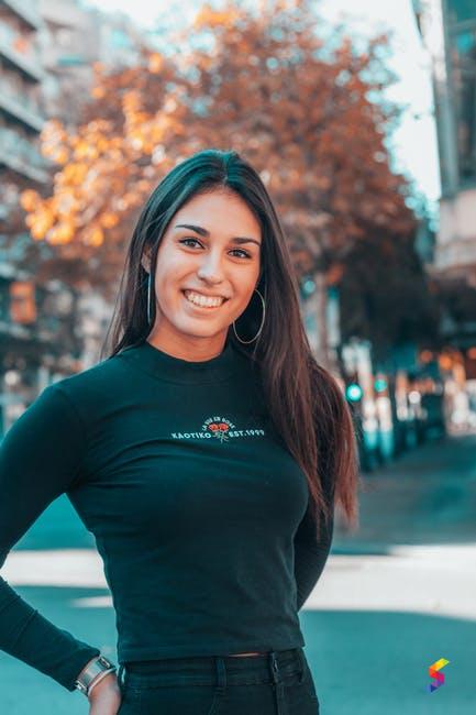 Define Akimbo, Akimbo Meaning, Akimbo Examples, Akimbo Synonyms, Akimbo ...