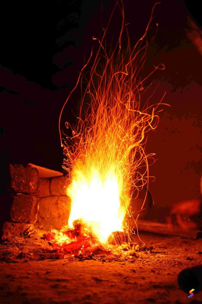 Define Spark, Spark Meaning, Spark Examples, Spark Synonyms, Spark ...