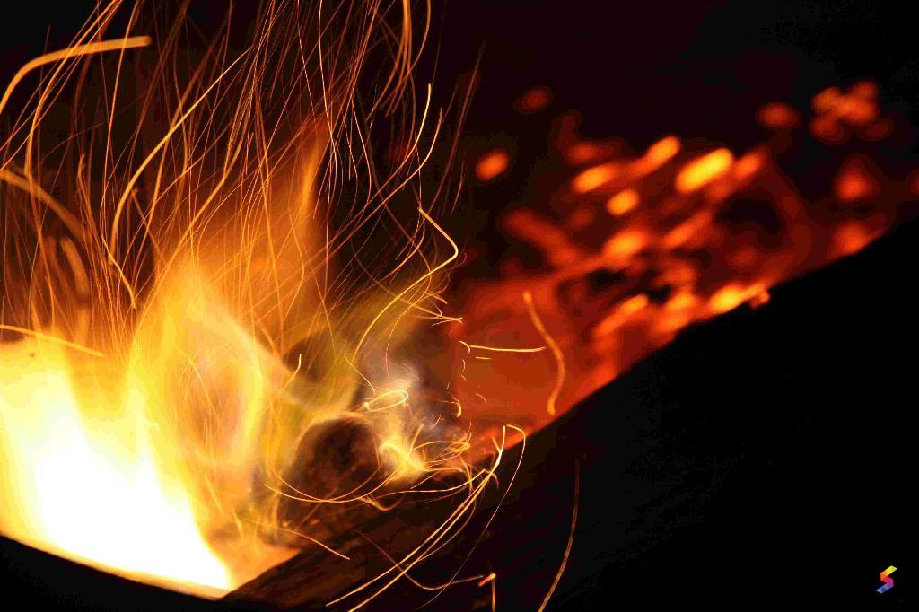 Define Spark, Spark Meaning, Spark Examples, Spark Synonyms, Spark ...