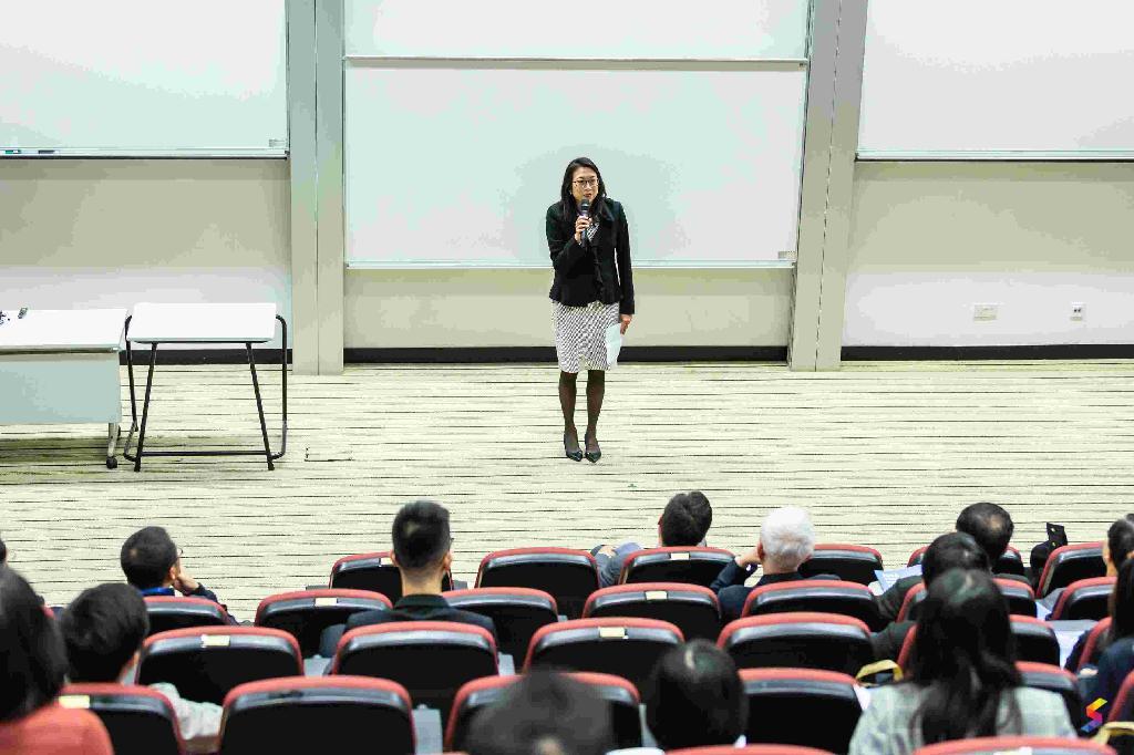 Define Instructor, Instructor Meaning, Instructor Examples, Instructor ...