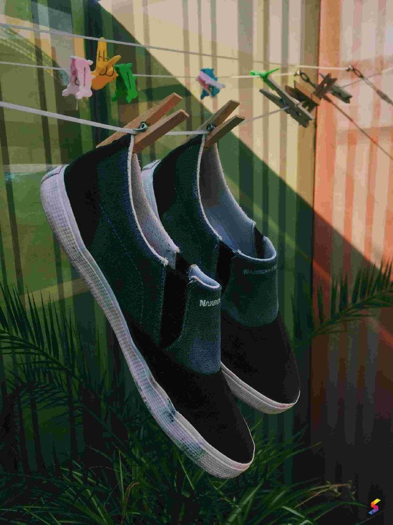 Define Dangle, Dangle Meaning, Dangle Examples, Dangle Synonyms, Dangle ...