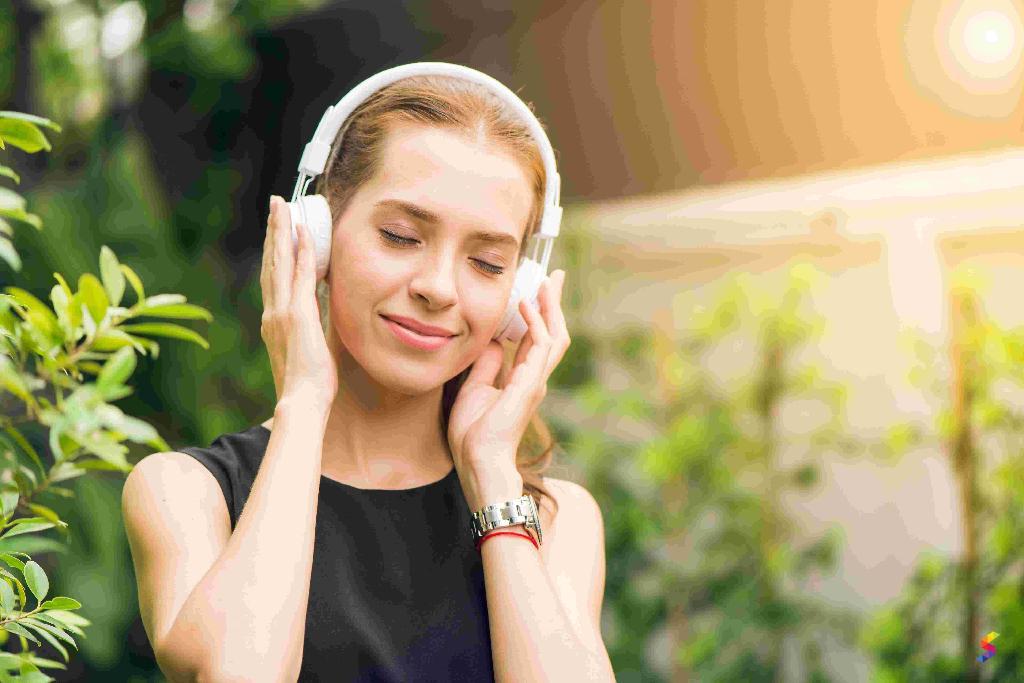 Define Listener Listener Meaning Listener Examples Listener Synonyms Define Listener Listener Meaning Listener Examples Listener Synonyms