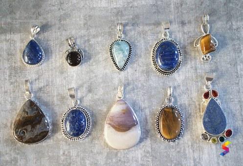 Define Amulet, Amulet Meaning, Amulet Examples, Amulet Synonyms, Amulet ...